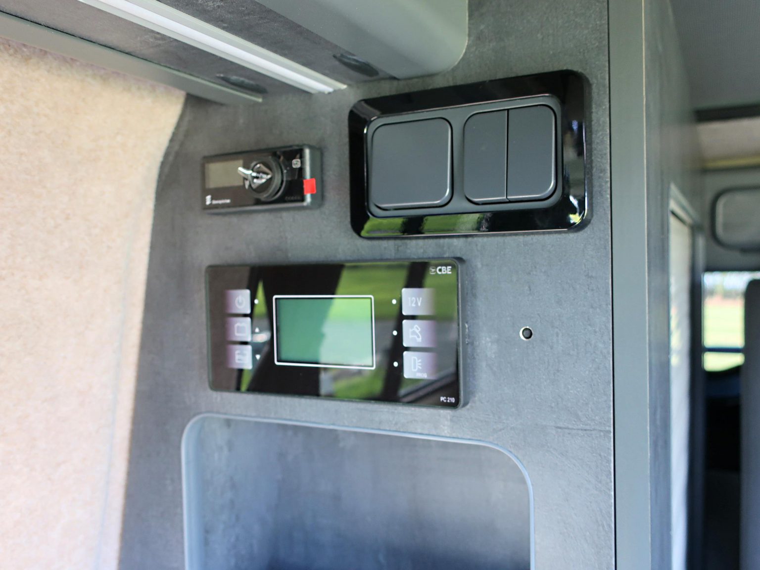 Citroen Dispatch XL 4 Berth Travelling Campervan - Van World